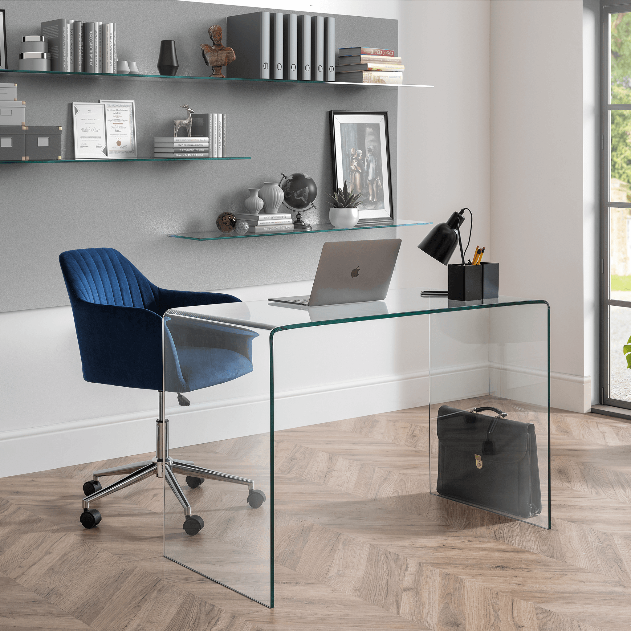 Alfie Desk | Des Kelly